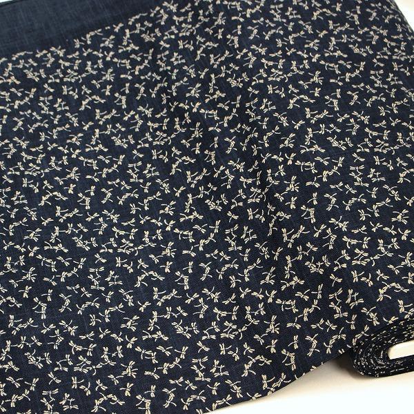 むら糸生地を職人の手作業で染色した藍染調生地。どこか懐かしい、味のある質感が特徴です。中肉程度の柔らかなモーリークロスでとても扱いやすい生地です。和装衣装や和装小物、のれんや前掛け、巾着袋、各種雑貨類にと多用途にお使い頂けます。【ゆうパケッ...