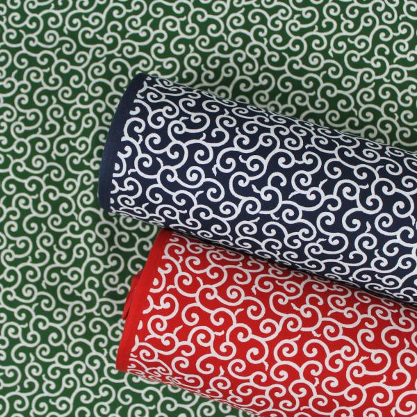 和柄定番の小さい唐草柄のシーチング生地です。小さい柄になっておりますので、小物雑貨類、パッチワーク、衣装類におススメです。ワンちゃんのスタイやバンダナ、また風呂敷にもおすすめ♪【ゆうパケット・２.5ｍまで対応可能】表示価格は10cmあたりの...