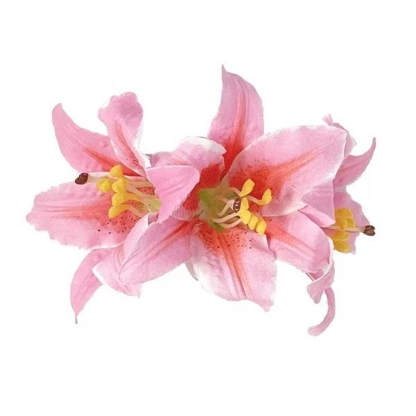 【フラダンス】【髪飾り】【ヘアクリップ】3輪のリリーに、2つの白いプルメリアをあしらった華やかなクリップです。素材:ポリエステル約16x10cm 高さ約7cm*大きさはあくまで目安です。個体差があります。*メーカーに在庫がなくなることがござ...