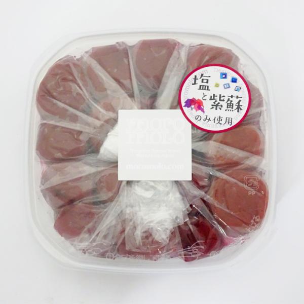 風味と後味にもこだわった紫蘇漬梅干です。※包装不可商品です。　[原材料]梅、紫蘇、漬け原材料［食塩、紫蘇赤酢］[原料原産地名]紀州産（梅、紫蘇）[内容量]300g[塩分濃度]約15％[製造者]（株）勝股農園（和歌山県みなべ町）　[販売者]m...