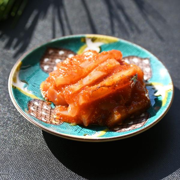 ピリッとした辛さが食をそそります!そのまま食べても良し、キムチ鍋やチャーハンに入れても1スパイスになります。[商品名]いか明太[内容量]330ｇ[原材料]いか（アルゼンチン産、ニュージーランド産）、カラフトシシャモの卵、食塩、唐辛子、米発酵...