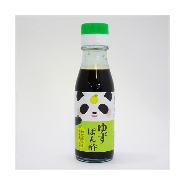 とれたての新鮮な国産柚子をふんだんに使用したぽん酢です。お鍋はもちろん、冷奴や焼き魚にかけてお召し上がり下さい。国産原料を使用し、遺伝子組み換え原料や保存料・着色料等、脱脂加工大豆は使用しておりません。白浜限定パンダラベル商品です。※包装不...