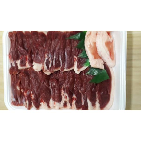 国産合鴨ロース特上焼き肉用カット５００ｇ鍋用スライスより厚めにカット。焼き脂付き。瞬間凍結なので赤身が白く見えますが解凍すると元の色（赤）に戻ります。賞味期限は2か月設定です。ミディアムレアくらいの焼きでお召し上がりください。