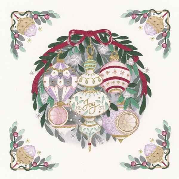 本商品はクロスステッチではなく、さまざまなステッチを用いて作品を仕上げます。・出来上がりサイズ：縦約22cm×横約22cm・キット内容：刺繍布(デザイン印刷済み)、綿刺繍糸、メタリック糸、ビーズ、針、説明書(英語のみ)※日本語説明はございま...