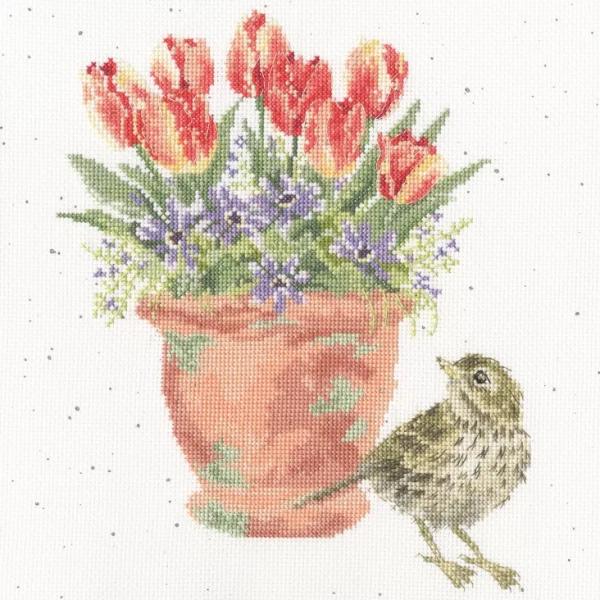 ・出来上がりサイズ：26×26cm (刺繍部分だけでなく、余白を含んだサイズになります。)・キット内容：刺繍布(ツヴァイガルト社製アイーダ/斑点印刷済み)、刺しゅう糸、針、図案、説明書(英語)、簡単な日本語説明・イギリス製 (Made in...