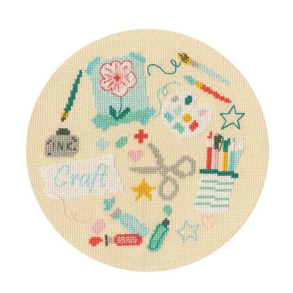 ※クロスステッチ初心者に最適！・出来上がりサイズ：直径 17.5cm・キット内容：刺繍布(ツヴァイガルト社製アイーダ、白)、刺しゅう糸、針、図案、説明書(英語)、簡単な日本語説明※写真2枚目以後に映っている木製刺しゅう枠はキットに含まれなく...