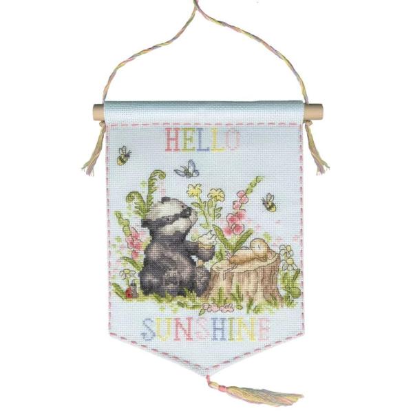 ・出来上がりサイズ：20×24cm (ペナントとしてのサイズ)・キット内容：刺繍布(ツヴァイガルト社製・アイスブルー)、刺しゅう糸、木製ピン、針、図案、説明書(英語)、簡単な日本語説明・イギリス製 (Made in United Kingd...