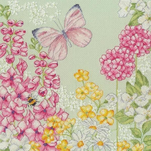 ・出来上がりサイズ：26×26cm・キット内容：刺繍布(ツヴァイガルト社製アイーダ/セージグリーン)、刺しゅう糸、ビーズ、針、図案、説明書(英語)、簡単な日本語説明・イギリス製 (Made in United Kingdom.)・刺繍布目数...