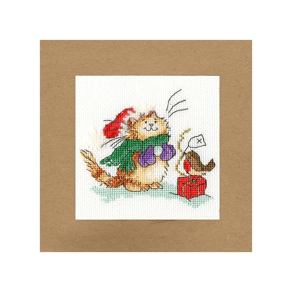 ・刺繍面サイズ：10cm×10cm (余白を含む)・キット内容：刺繍布(アイーダ)、綿刺しゅう糸、金ラメ糸、ウーリー糸、ベルクロ、カード、封筒、針、図案、説明書(英語)、簡単な日本語説明※カード・封筒の色を選ぶことはできません。・イギリス製...