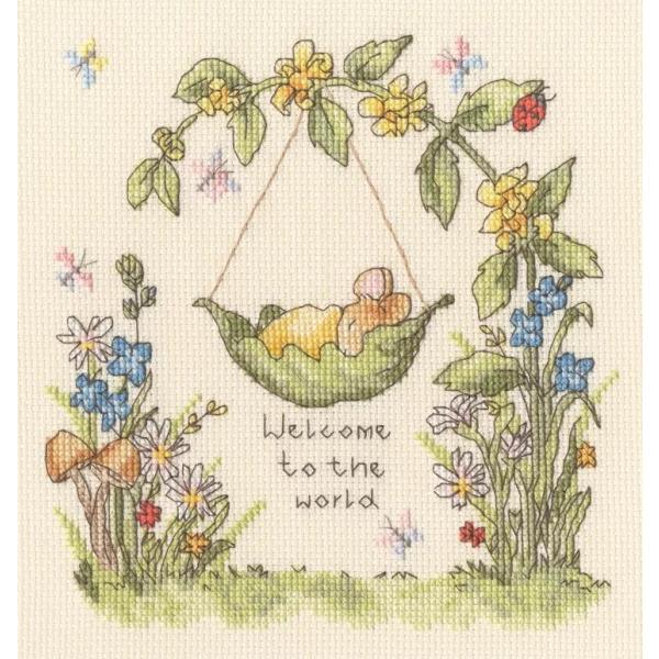 ・出来上がりサイズ：18×19cm・キット内容：刺繍布(ツヴァイガルト社製・クリーム色)、刺しゅう糸、針、図案、説明書(英語)、アルファベット図案(文字部分を名前等に変えられます)、簡単な日本語説明・イギリス製 (Made in Unite...