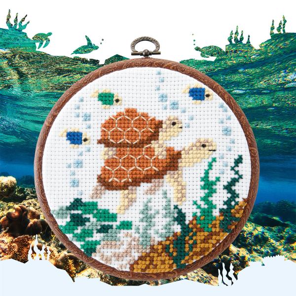 ・キット内容：25番ししゅう糸(綿100％)、刺しゅう布(No.3000布、ジャバクロス中目・オフホワイト)、刺繍針(クロス針)、おしゃれフープ(P-111木目)、カラー図案付説明書・難易度：E (初級者向け)・出来上がりサイズ：額内径15...