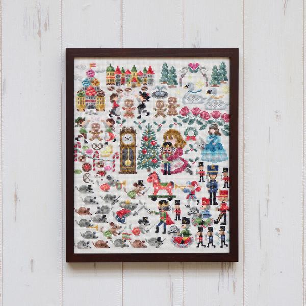【発売日：2024年02月20日】●キット内容：25番刺繍糸(綿)、ししゅう布(綿)、クロスステッチ針、カラー図案付説明書●難易度：A(上級者向)●製作時間の目安：30時間以上●デザイン：Nitka●出来上がり(額内径)サイズ:約29.5×...