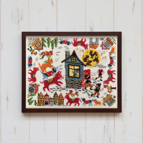 【発売日：2024年05月24日】●キット内容：25番刺繍糸(綿)、ししゅう布(綿)、クロスステッチ針、カラー図案付説明書●難易度：A(上級者向)●製作時間の目安：30時間以上●デザイン：Nitka●出来上がり(額内径)サイズ:約23.4×...