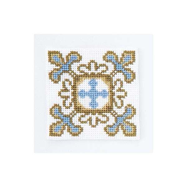 【発売日：2023年10月10日】・キット内容：25番刺繍糸(綿100％)、手芸用ラメ糸(レーヨン63％、ポリエステル37％)、刺しゅう布(No.5500布、ジャバクロス細目・オフホワイト)、ししゅう針(クロス針)、カラー図案付説明書・日本...