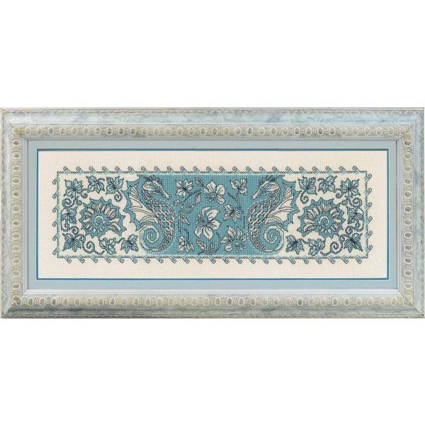 ・刺繍面サイズ(余白を含む)：45×16cm・キット内容：アンカー25番刺繍糸(綿)、刺繍布(綿アイーダ、ベージュ)、針、図案、簡単な日本語説明・難易度：上級者向け・刺繍布目数：18カウント(1インチ≒2.54cmあたり18目、10cmあた...