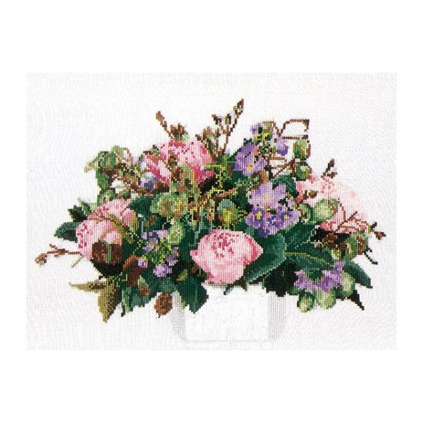 ○サイズ：30×40cm (刺繍部分だけでなく、余白を含んだサイズになります。) ○キット内容：16カウント(1cm約6目)アイーダ刺繍布(白)、刺しゅう糸、針、図案、簡単な日本語説明。 ○ステッチ：1本取り ○難易度：中〜上級者向け ○オ...