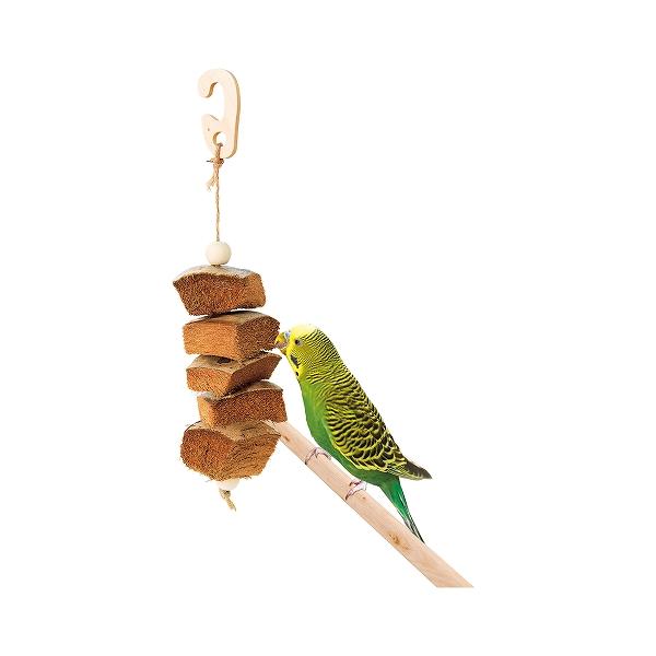 天然繊維がしっかり詰まったヤシの実をブロック状にカットして連ねたおもちゃです。かじって、ほぐして、ゆらして遊ぶことで、ストレス発散に役立ちます。対象セキセイインコ、マメルリハ、ボタンインコ、コザクラインコ、オカメインコ、ウロコインコ、などの...