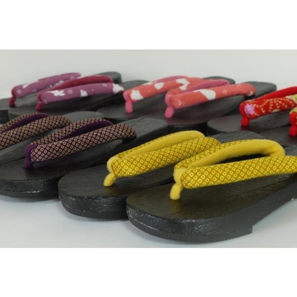 【商品名】訳あり　女物下駄　返品不可【色】1：黒×あずき（うさぎ）2：黒×サーモンピンク（うさぎ）3：黒×朱色（梅）4：黒×紫（かのこ）5：黒×からし（かのこ）6：黒×赤（かのこ）7：黒×紫（花）8：黒×みどり9：黒×えんじ（あやめ）10：...