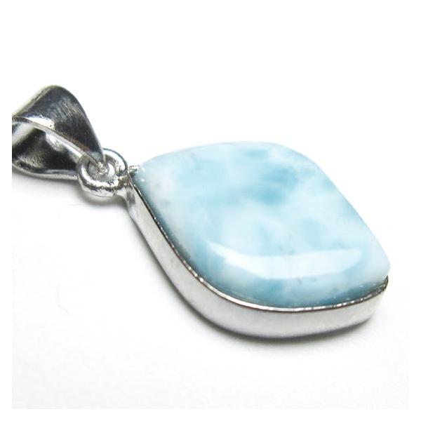 ◆ポイント3倍！春を慈しむ桜模様フェア開催中◆■商品名ラリマー ペンダント■天然石名ラリマー■サイズ高さ:約14mm　横:約10mm　厚さ:約5mm　■重量1.5g■商品番号112-11527ラリマーペンダント