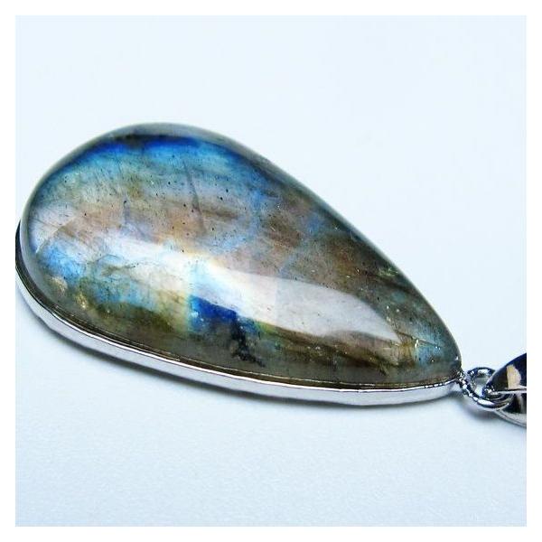 ◆ポイント3倍！春を慈しむ桜模様フェア開催中◆■商品名ラブラドライト ペンダント■天然石名ラブラドライト■サイズ高さ:約32mm　横:約20mm　厚さ:約7mm　■重量7.1g■商品番号112-11649ラブラドライトペンダント