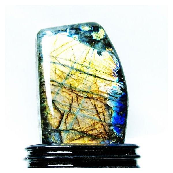 ◆本日11日限定！全品10％オフクーポン配布中◆◆ポイント3倍！月の光が導くムーンストーンフェア開催中◆■商品名ラブラドライト 原石■天然石名ラブラドライト■サイズ高さ:約145mm 横:約100mm 厚さ:約53mm■重量1.6Kg■商品...