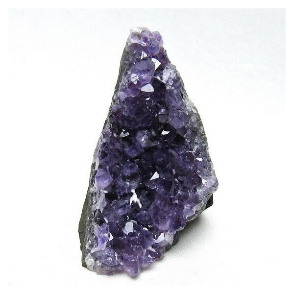 ◆ポイント3倍！月の光が導くムーンストーンフェア開催中◆■商品名アメジスト クラスター■天然石名アメジスト■サイズ高さ:約85mm 横:約55mm 厚さ:約70mm■重量253g■商品番号182-8291