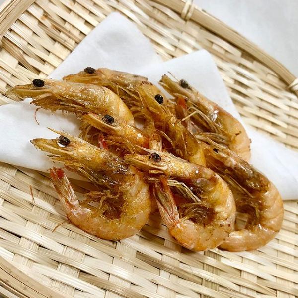 ◇ポイント：有明海で獲れた芝海老です。殻が柔らかく、そのままお召し上がりいただけます。◇最終加工地：日本(福岡)◇主要原材料：芝海老(国産)、食塩◇内容量：1kg(1尾 約7g 約15×100×6mm)◇調理方法：流水解凍後、しっかりと水気...