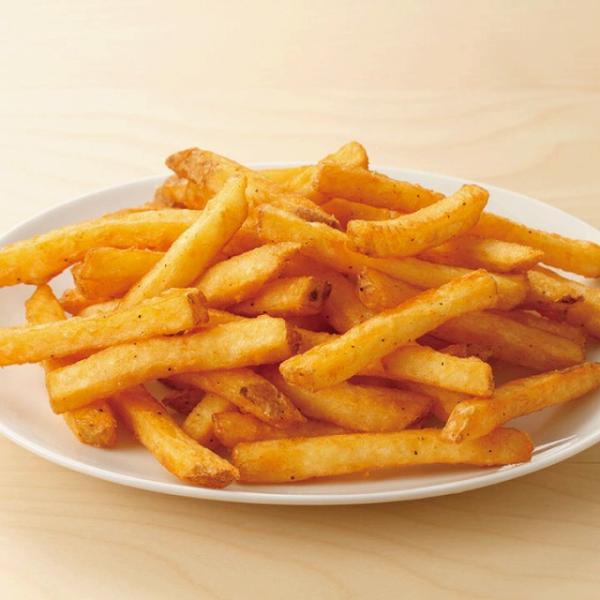 ◇ポイント：ガーリックとオニオンのスパイスが効いた、おつまみとして絶大な人気を誇る味付きポテトです。◇最終加工地：カナダ◇主要原材料：じゃがいも、衣(小麦粉、食塩、澱粉、ガーリックパウダー、オニオンパウダー、香辛料)、揚げ油(カノラ油)／着...