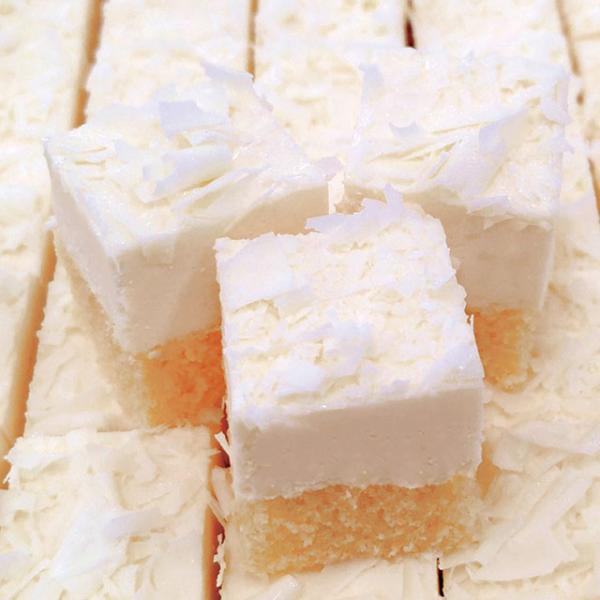 ◇商品名：冷凍ケーキ ファミール シートケーキ70 クリームチーズ 70カット 業務用◇ポイント：爽やかな酸味とコクのある美味しさが魅力のチーズケーキ。◇最終加工地：日本(神奈川)◇主要原材料：乳等を主要原料とする食品(国内製造)、ナチュラ...