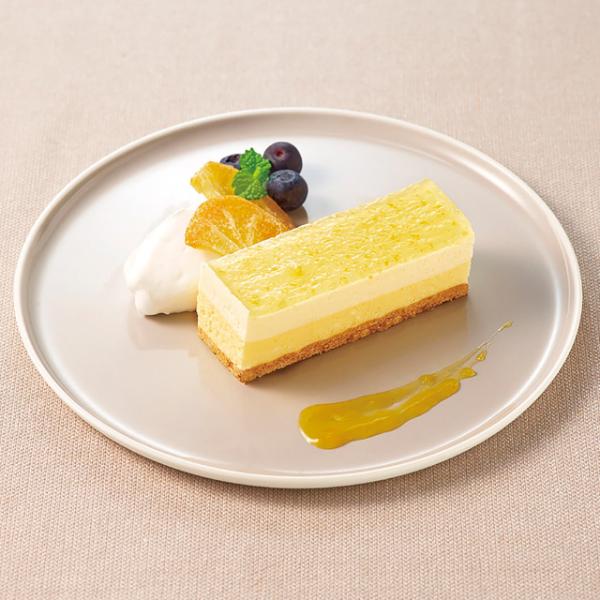 レモン風味のレアチーズケーキにレモンピール入りグラサージュをデコレーションし、サブレ生地を合わせました。◇最終加工地：日本◇主要原材料：乳等を主要原料とする食品(国内製造)、チーズ、砂糖、小麦粉、牛乳、マーガリン、加糖卵黄、レモン果汁、他(...