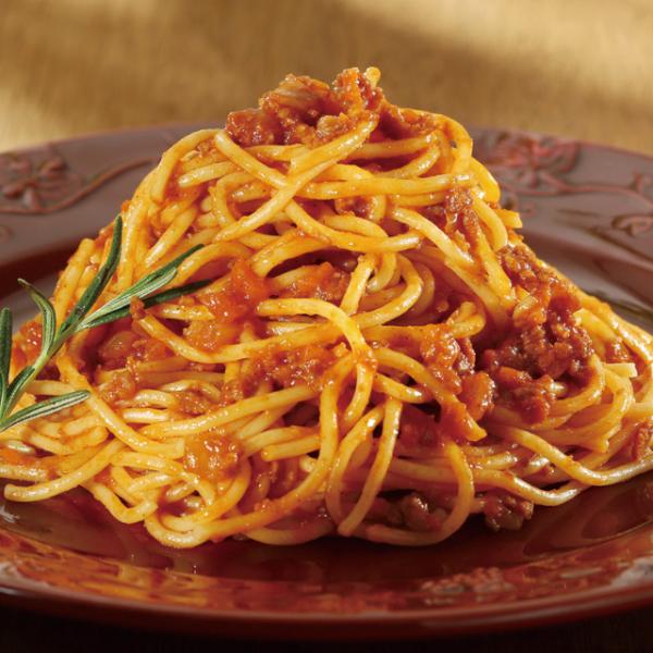 ヤヨイサンフーズのOlivetoスパゲティ・ミートソースRN 280gは、手軽に本格的な味わいを楽しめる冷凍パスタです。ソースは、トマトの酸味とタマネギの甘みがギュッと詰まっており、牛肉の旨みを引き立てる深みのある味わいが特徴です。使用して...
