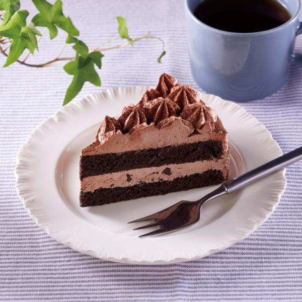 ココアスポンジとチョコホイップで3層に仕上げ、自家製のチョコガナッシュを合せました。◇最終加工地：日本(埼玉)◇主要原材料：乳等を主要原料とする食品(国内製造)、砂糖、鶏卵、小麦粉、チョコレート、乳化油脂、ココアパウダー、牛乳、カカオマス、...