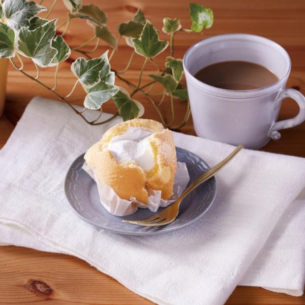 自家焼成のふわふわのスポンジは、解凍してもふんわりとしたスポンジ生地が美味しさの秘密です。◇最終加工地：日本(埼玉)◇主要原材料：鶏卵(国産)、乳等を主要原料とする食品、砂糖、小麦粉、乳化油脂、植物油脂、粉糖、加糖卵黄、脱脂濃縮乳／グリシン...