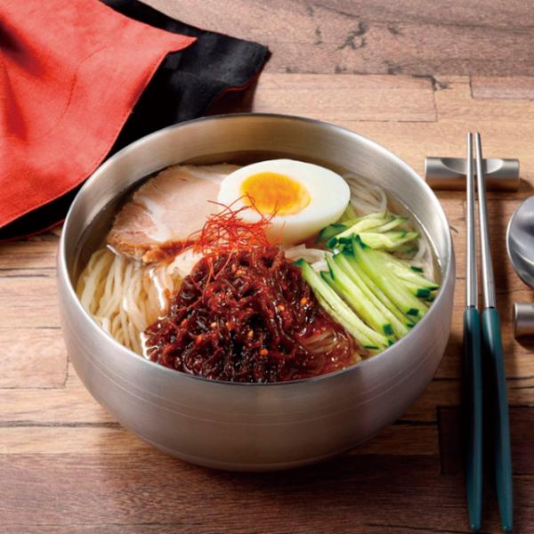 「沖縄勝連産もずく」を使用しております。魚介の旨味を効かせたこだわりのキムチ味です。◇最終加工地：日本(沖縄)◇主要原材料：もずく(沖縄)、水あめ、粉末調味料(砂糖、デキストリン、いりごま、ガーリックパウダー、食塩、コーンスターチ、食用植物...