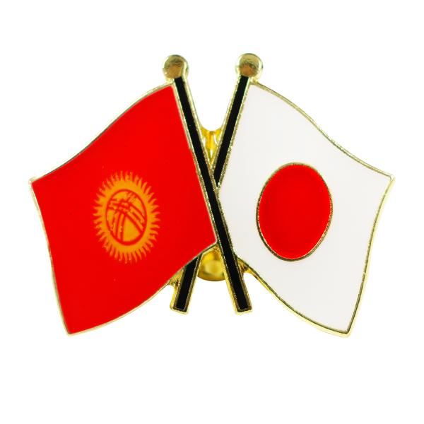 世界の国旗　ピンバッジ2ヶ国友好旗タイプ【基本仕様】 サイズ：約20×20ｍｍ材質：亜鉛合金・樹脂盛り★よくあるご質問<左側の国旗が裏側です。失礼ではないですか？日本において国旗掲揚のプロトコルとしまして・国旗に向かって左側が優先国と...