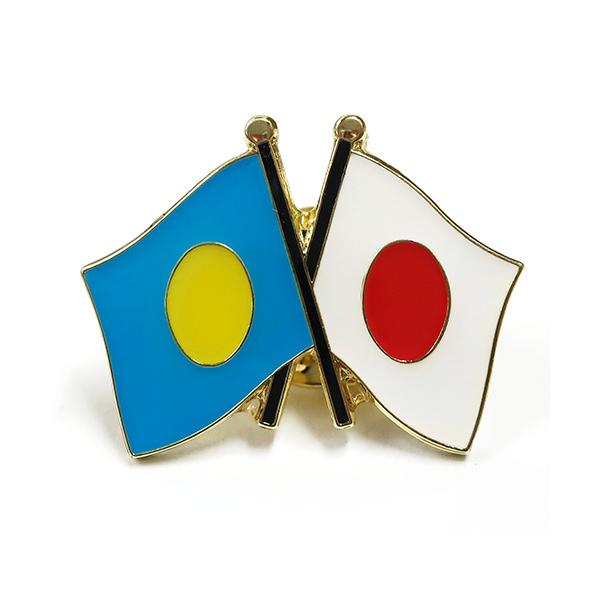 世界の国旗　ピンバッジ2ヶ国友好旗タイプ【基本仕様】 サイズ：約20×20ｍｍ材質：亜鉛合金・樹脂盛り★よくあるご質問<左側の国旗が裏側です。失礼ではないですか？日本において国旗掲揚のプロトコルとしまして・国旗に向かって左側が優先国と...