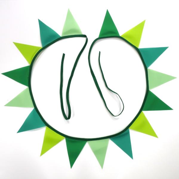 お部屋を可愛くデコレーション！フラッグガーランドミニ三角連続旗フラッグガーランドとは紐に連続する旗をあしらった装飾のことで、逆三角形の旗を連続したものが多いとされています。キャンプのテントの装飾や目印、誕生日・クリスマスなどパーティーの飾り...