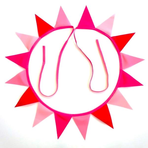 お部屋を可愛くデコレーション！フラッグガーランドミニ三角連続旗フラッグガーランドとは紐に連続する旗をあしらった装飾のことで、逆三角形の旗を連続したものが多いとされています。キャンプのテントの装飾や目印、誕生日・クリスマスなどパーティーの飾り...