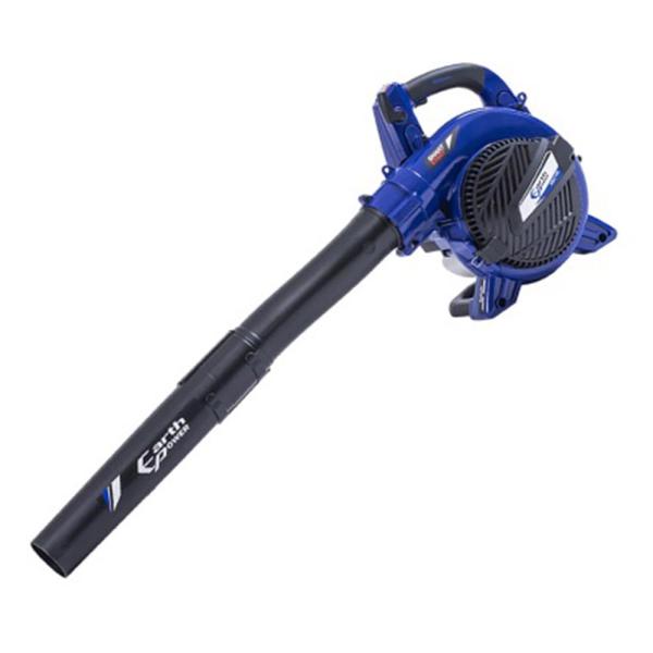 【商品説明】エンジンブロワは落ち葉掃除や庭木の手入れなどの作業を効率よくサポートします。本製品は排気量20.6cm3のTUE21エンジンを搭載し、平均風量10.5m3/min、最大風速62m/sの大風量を実現。湿った落ち葉も軽々吹き飛ばせる...
