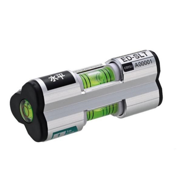 狭所や配管工事に特化した、コンパクトで高精度なスロープレベル。水平・鉛直・2勾配を一台で測定可能。V溝付きの測定面で円柱対象も扱いやすく、軽量・高耐久なアルミ素材を採用した信頼の日本製工具。主な特徴・水平・鉛直・2勾配（前後左右）の測定に対...