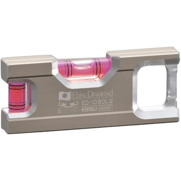 【特長】アルミ削り出しボディでさらに使いやすく、さらに美しく。超強力磁石付で鉄骨工事に大変便利です。測定基準がV溝付でパイプ等の測定ができます。大型のフック取付穴付でスピーディーに収納と取出しができます。【仕様】アルミ合金押出材硬化処理4本...