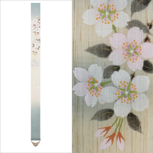 サトザクラの花言葉は、豊かな教育と善良な教育です。 エレガントな色彩の、はんなりとした姿の桜は、なるほど知的な印象です。 和のモダンインテリアを、気軽に取り入れてみませんか。はらりと散りゆく花びらが美しい、洛柿庵の細タペストリーです。小さな...