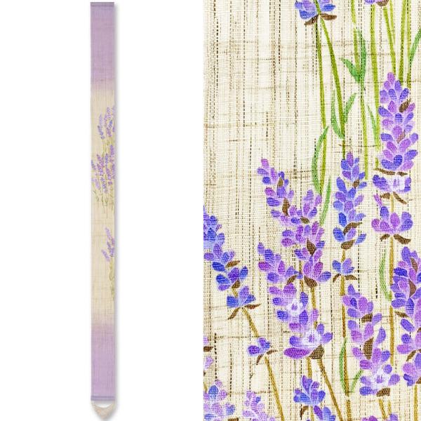 空間を華やかに彩り、和のモダンインテリアを演出する手染め麻細タペストリー。そよそよと風に揺らぐラベンダーが、香りと共に描かれています。 そよそよと風に揺らぐラベンダーの一むら。花１つ１つを丁寧に染め分け、優しいトーンで染め上げています。穏や...