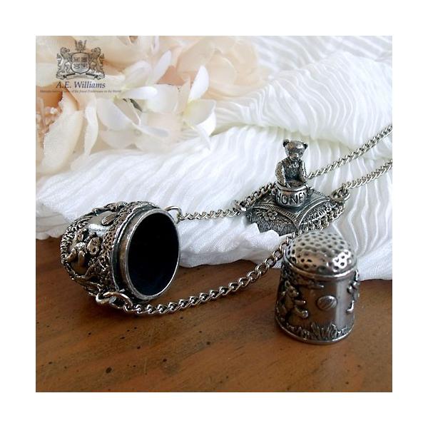 ■材質：ピューター■サイズ：シンブル約2.2cm×、チェーン約74.0〜76.0cm■製造：A.E.Williams（イギリス）長い歴史と伝統を持つ英国A.E.Williamsが生み出すアクセサリー。日本では珍しい指ぬきのデザインを使ったネ...