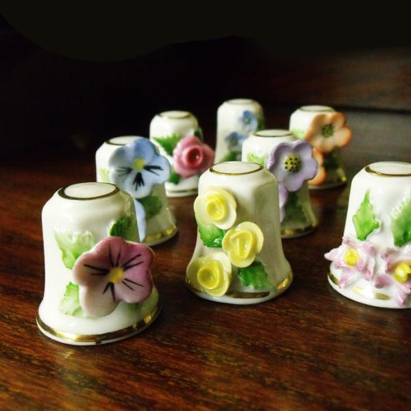 ■素材：陶磁器■サイズ：高さ 約2.5cm■製造：Lindner リンドナー（ドイツ）ドイツ南東部・バイエルンにあるリンドナー社のシンブルです。テーブルウェアを長年制作している老舗でその技術は小さなシンブルにも渡ります。シンブルはひとつひと...