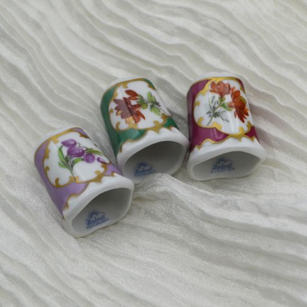 ■素材：陶磁器■サイズ：高さ 約2.5cm■製造：Lindner リンドナー（ドイツ）ドイツ南東部・バイエルンにあるリンドナー社のシンブルです。テーブルウェアを長年制作している老舗でその技術は小さなシンブルにも渡ります。シンブルはひとつひと...