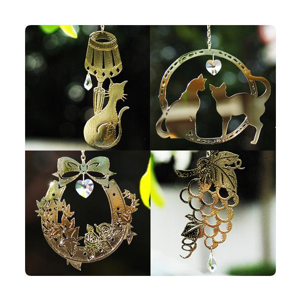 ■素材：ニッケルプレート、クリスタルグラス■サイズ：ランプシェード＆キャット（約3.5×8.2cm）ぶどう（約6.2×4.5cm）■製造：One World Crystal（イギリス）、Swarovski（オーストリア）スワロフスキークリス...