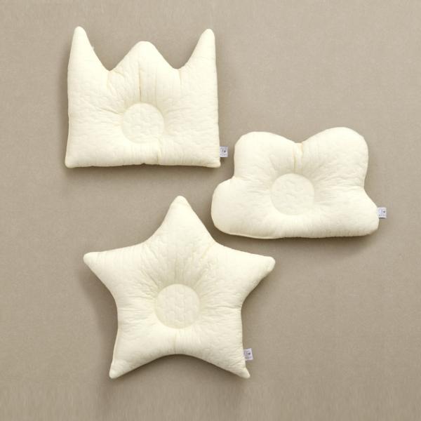 [材質]:イブル生地：綿 100％、中綿：ポリエステル[商品サイズ]:クラウド：24×34×4cm、クラウン：28×32×4cm、スター：33×35×4cm、[生産国]:中国[特徴]:★キルティングの一種イブルの雲柄刺繍、ベビー枕。表面がポ...