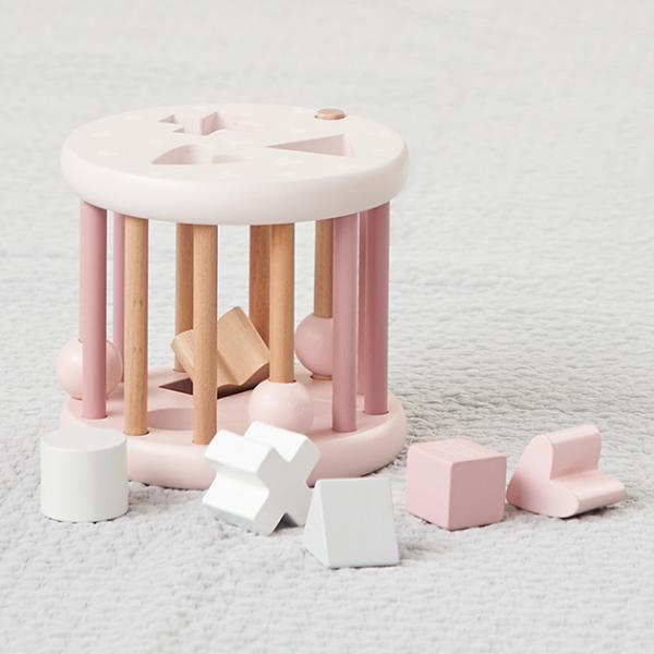 [材質]:FSCブナ材、FSC、MDF[商品サイズ]:・本体：直径15cm×高さ13cm・立方体パーツ：幅3cm×奥行き3cm×高さ3cm[商品重量]:約600g[特徴]:★いろいろな遊び方ができる、型はめパズル。遊びながら色や形の認識がで...