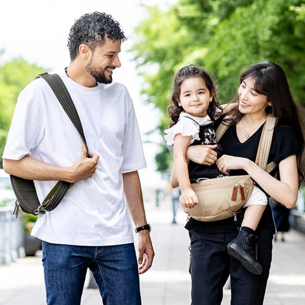 [材質]:ポリエステル（撥水加工）、牛革、アイアンリング※牛革は天然皮革を使用しております。人の皮膚が一人一人違うように、天然の皮を加工した皮革も、1枚1枚異なっています。しわやキズ、たるみ、血管、毛穴などがみられる場合がありますが、天然皮...